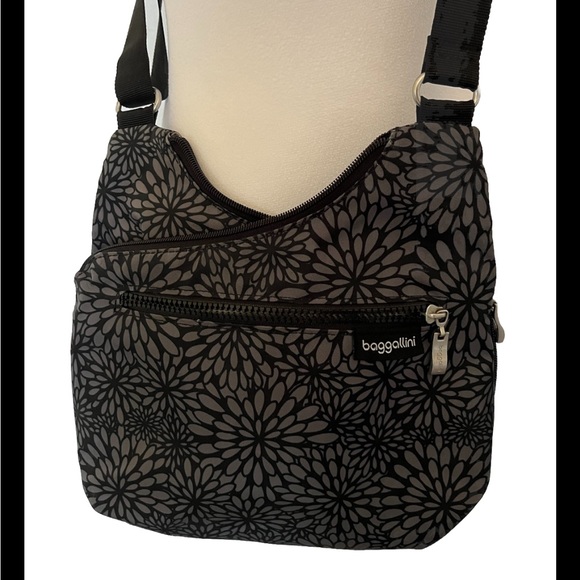 Baggallini | Bags | Baggallini Gray Black Flower Print Crossbody Medium ...